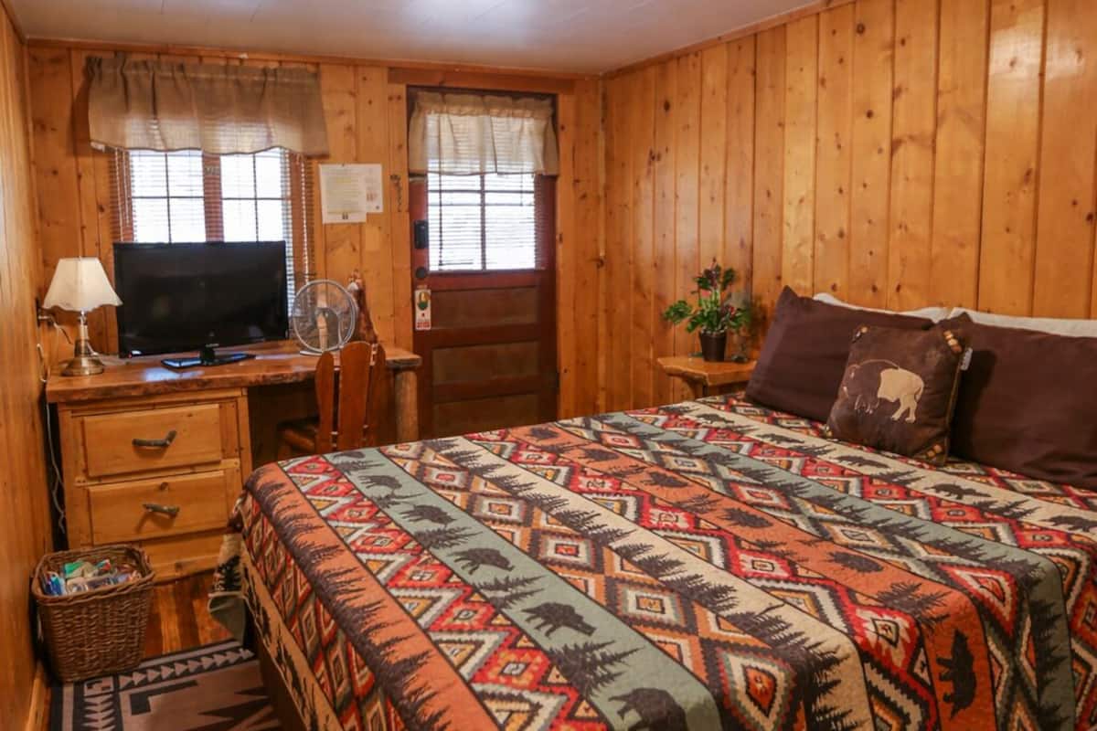 Quarto Comfort, 1 cama queen-size | Roupa de alta qualidade, ferro/tábua de engomar, Wi-fi grátis