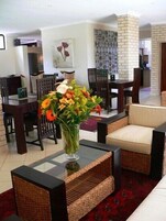Café da manhã com buffet grátis todos os dias