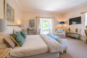 Quarto duplo, sacada | Roupas de cama premium, cofres nos quartos, individualmente decorados