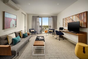 TV de ecrã plano, livros