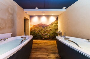 Sala(s) para tratamentos a casais, sauna, banheira de hidromassagem 