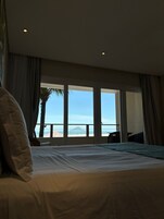 Quarto Premium, pátio, vista para o mar | Minibar, cofre no quarto, quartos insonorizados 