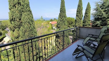 Quarto superior | Terraço/pátio