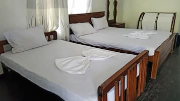Quarto Triplo Deluxe, 1 quarto | Secretária, ferro/tábua de engomar, Wi-fi grátis