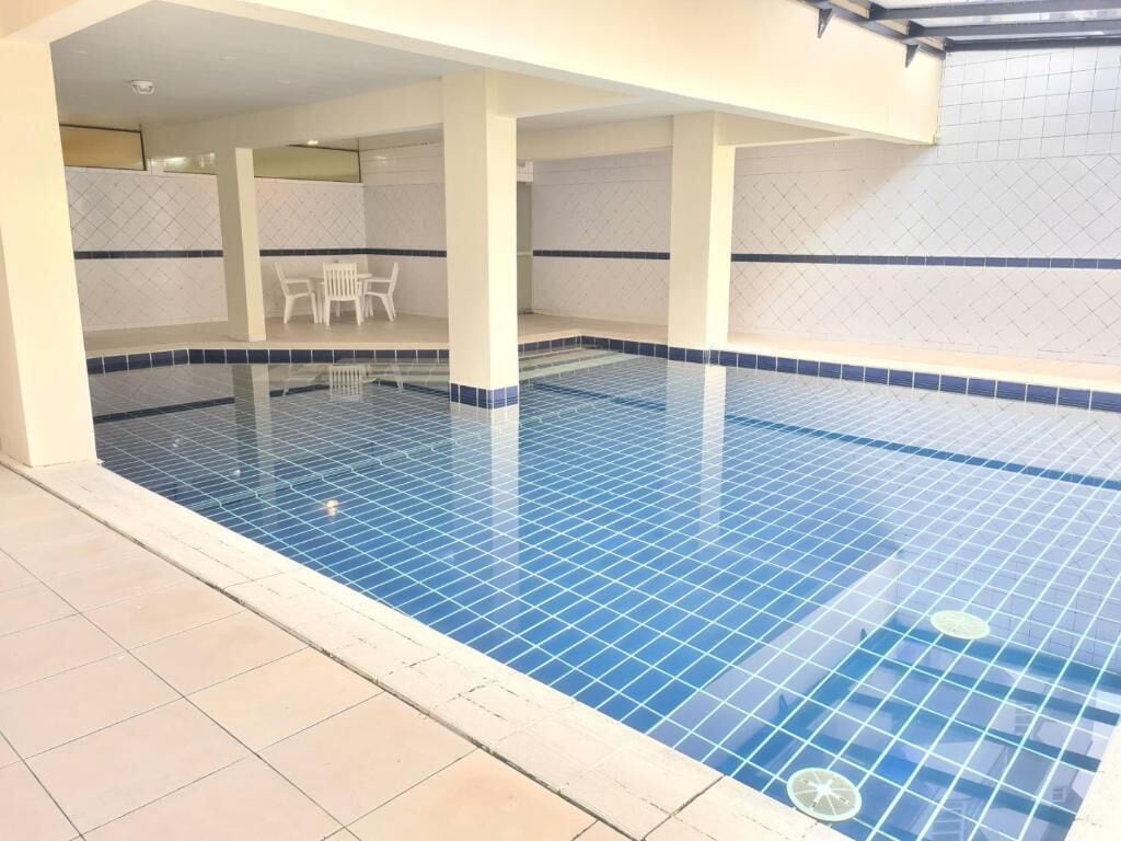 Piscina interior, piscina exterior 