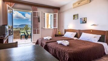 Quarto Duplo | Cofre no quarto, berços/camas para crianças grátis, Wi-fi