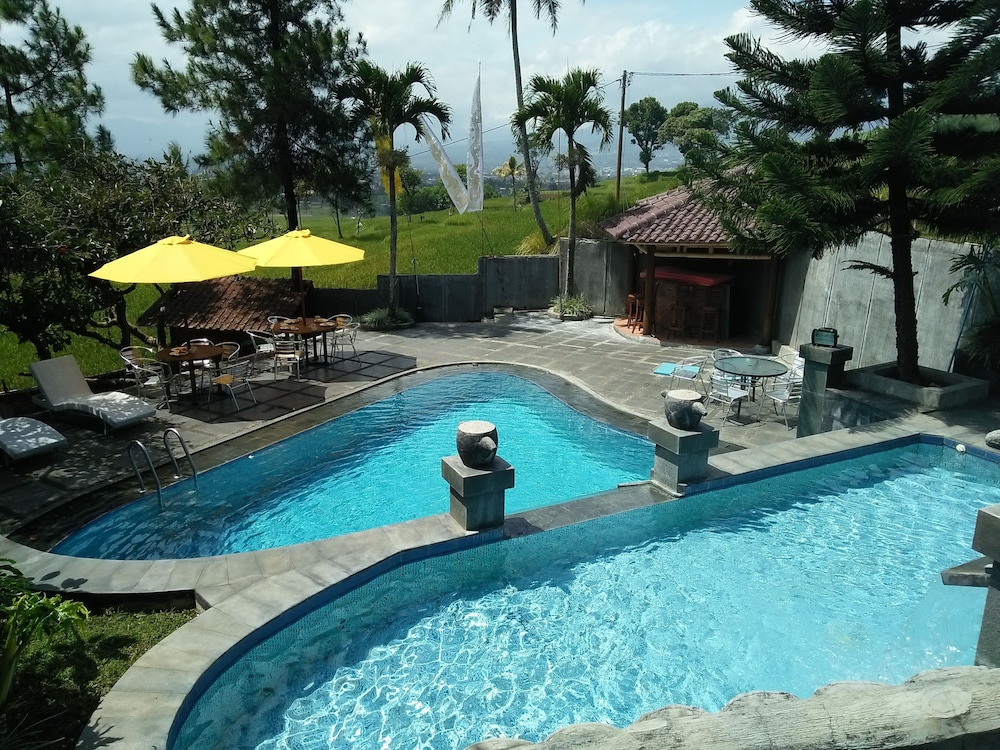 Bukit Alamanda Resort & Resto - West Java