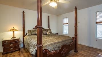 Quarto Premium, 3 quartos, vista para a montanha | 1 quarto, roupa de alta qualidade, secretária, ferro/tábua de engomar