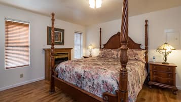 1 quarto, roupa de alta qualidade, secretária, ferro/tábua de engomar