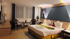 Quarto Duplo Superior | Cofre no quarto, secretária, Wi-fi grátis, roupa de cama fornecida
