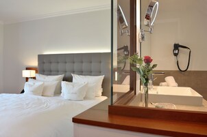 Quarto Duplo Superior, 1 quarto | Roupa hipoalergénica, minibar, cofre no quarto 