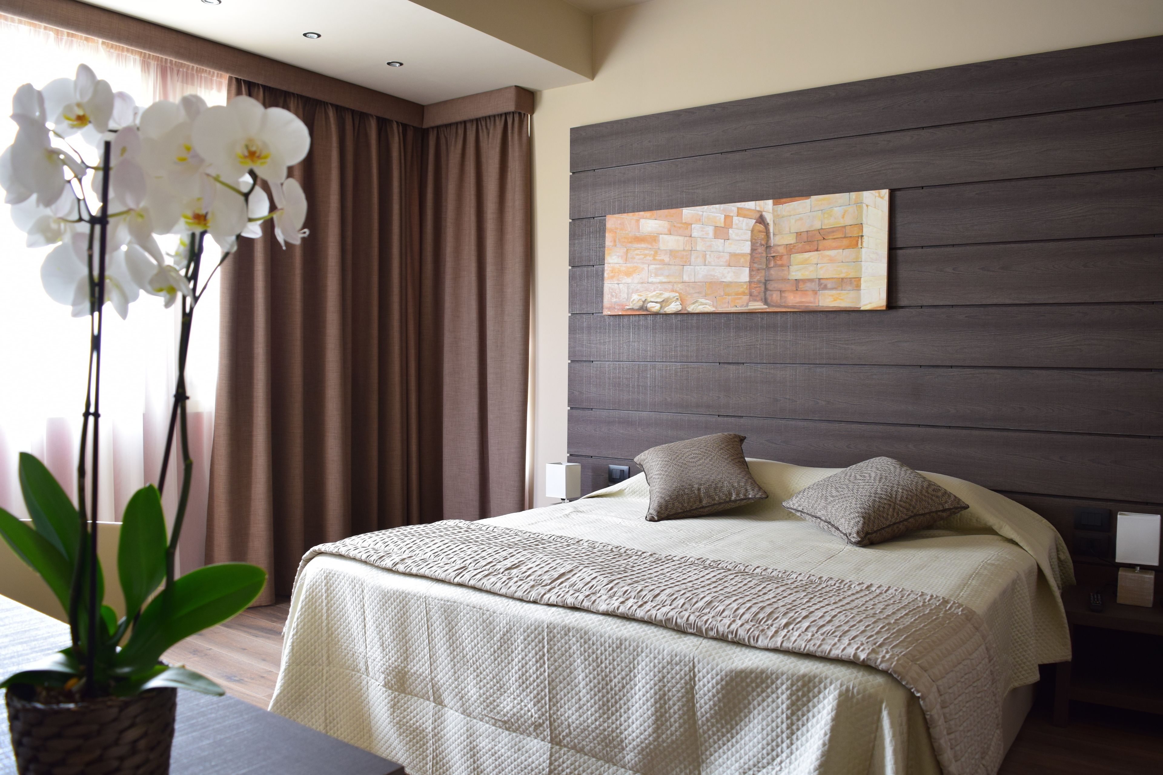 Quarto Triplo | Roupa de alta qualidade, camas de colchão viscoelástico, minibar 