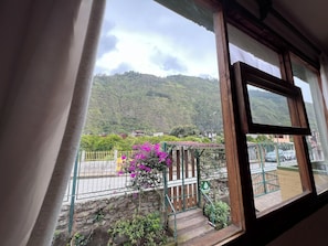 Quarto Individual Júnior, 1 quarto, casa de banho privativa, vista para a montanha | Quartos insonorizados, Wi-fi grátis, roupa de cama fornecida 