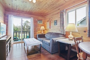 Casa de Campo Deluxe, 1 quarto | Sala de estar | Televisor LCD de 39 polegadas com canais por cabo, televisor 