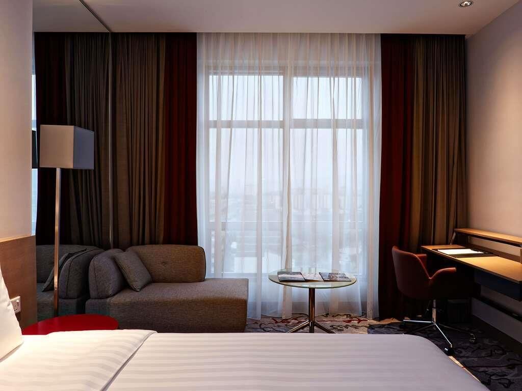 Privilege, Quarto, 1 cama Queen | Cofres nos quartos, escrivaninha, ferros/tábuas de passar roupa