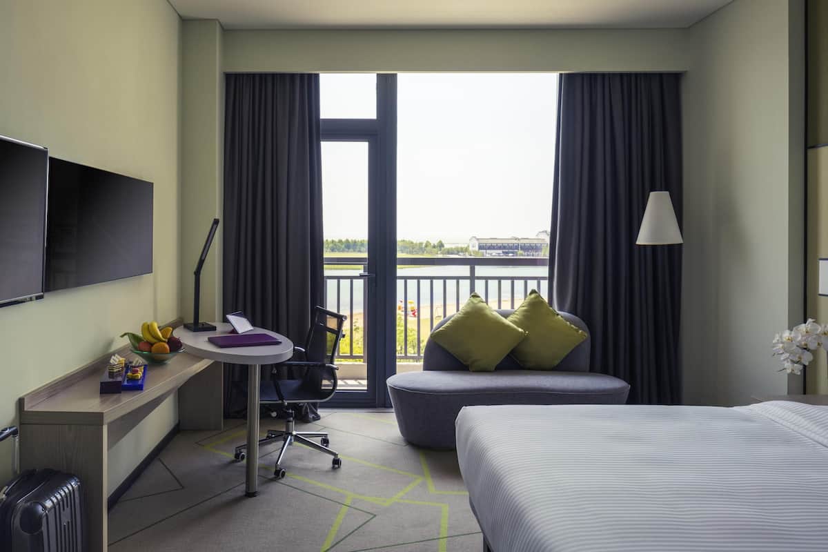 Quarto superior, 2 camas de solteiro, vista para o lago | Roupas de cama premium, cofres nos quartos, escrivaninha, berços grátis