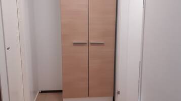 Two-Bedroom Apartment - 6 - | Entrada (vista interior)