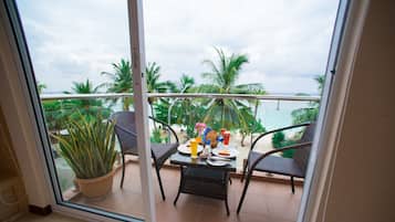 Quarto Duplo Deluxe, em frente ao mar | Varanda