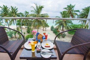 Quarto Duplo Deluxe, em frente ao mar | Serviço de quarto – refeições