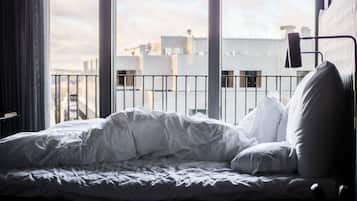 Quarto Deluxe, 1 cama king-size | Roupa de alta qualidade, edredões de penas, minibar, cofre no quarto