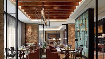 4 restaurantes, pequenos-almoços servidos, cozinha italiana