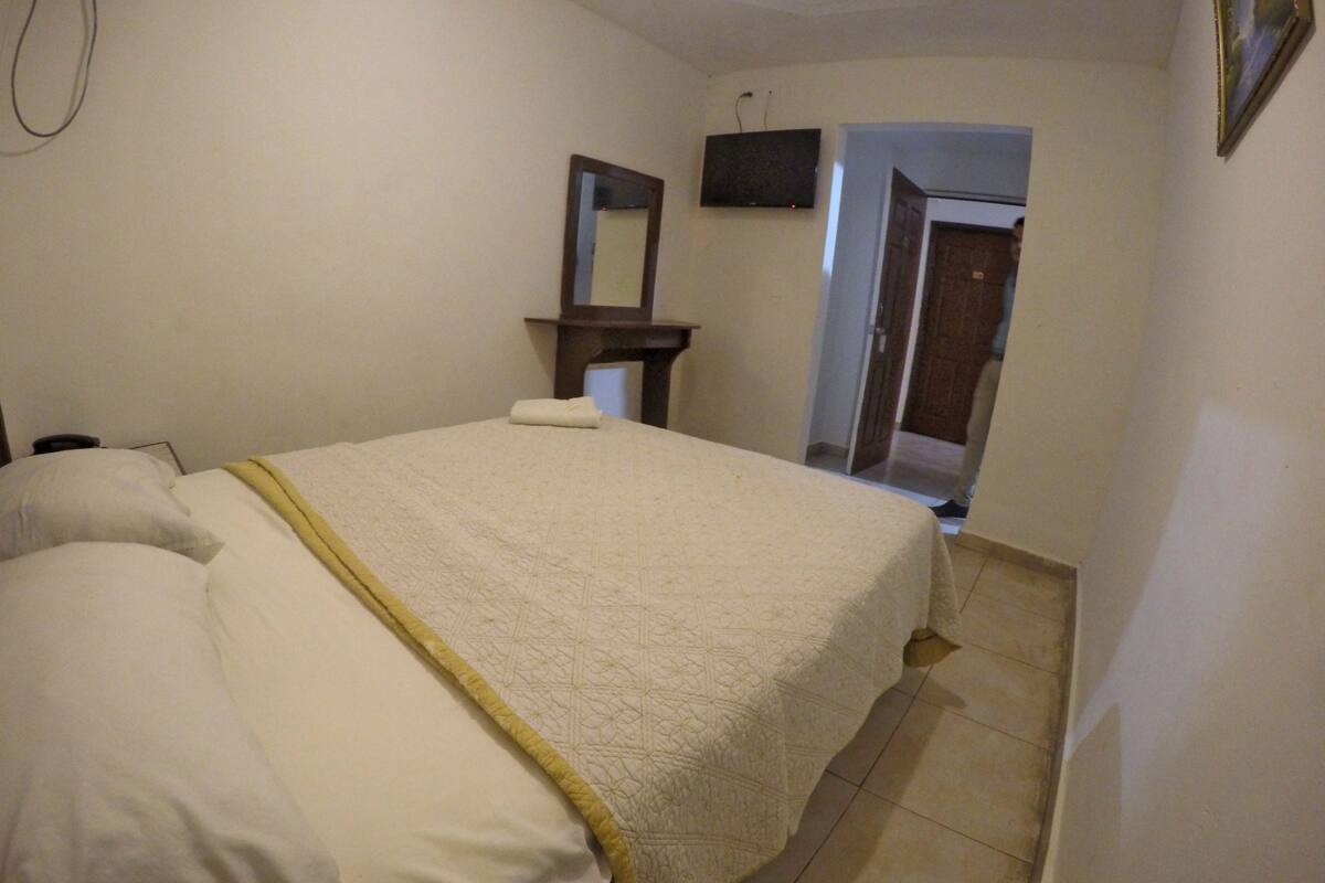 Quarto Duplo, 1 cama de casal | Wi-fi grátis, roupa de cama fornecida 