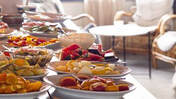 Pequeno-almoço tipo buffet diário (165 SEK por pessoa)