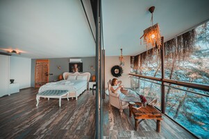 Honeymoon Suite with jacuzzi - Sea View | Frigobar, cofres nos quartos, escrivaninha, quartos à prova de som