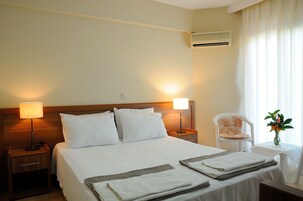 Quarto Duplo ou Twin Standard | Roupa de alta qualidade, minibar, cofre no quarto, secretária