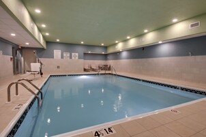 Piscina interior, da(s) 5:00 à(s) 23:00, espreguiçadeiras 