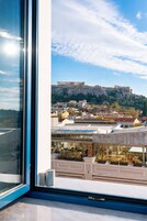 Quarto Duplo (Acropolis View) | Roupa hipoalergénica, minibar, cofre no quarto, secretária 