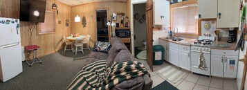Cabana de Madeira Deluxe, 2 camas de casal (Cabin #7) | Cozinha privada