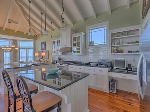 Apartamento, 6 quartos | Refeições no quarto