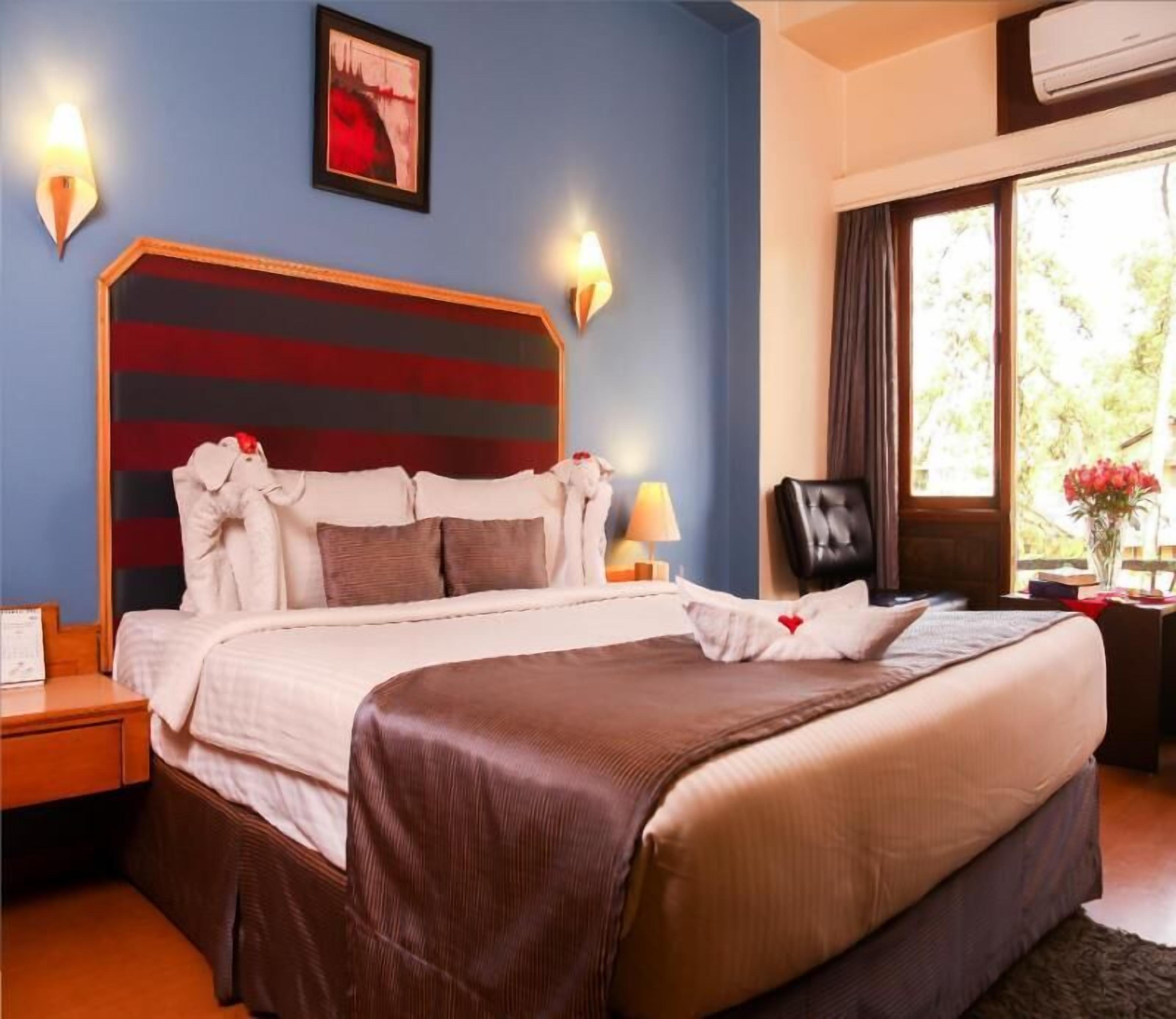 Minibar, cofre no quarto, secretária, quartos insonorizados 