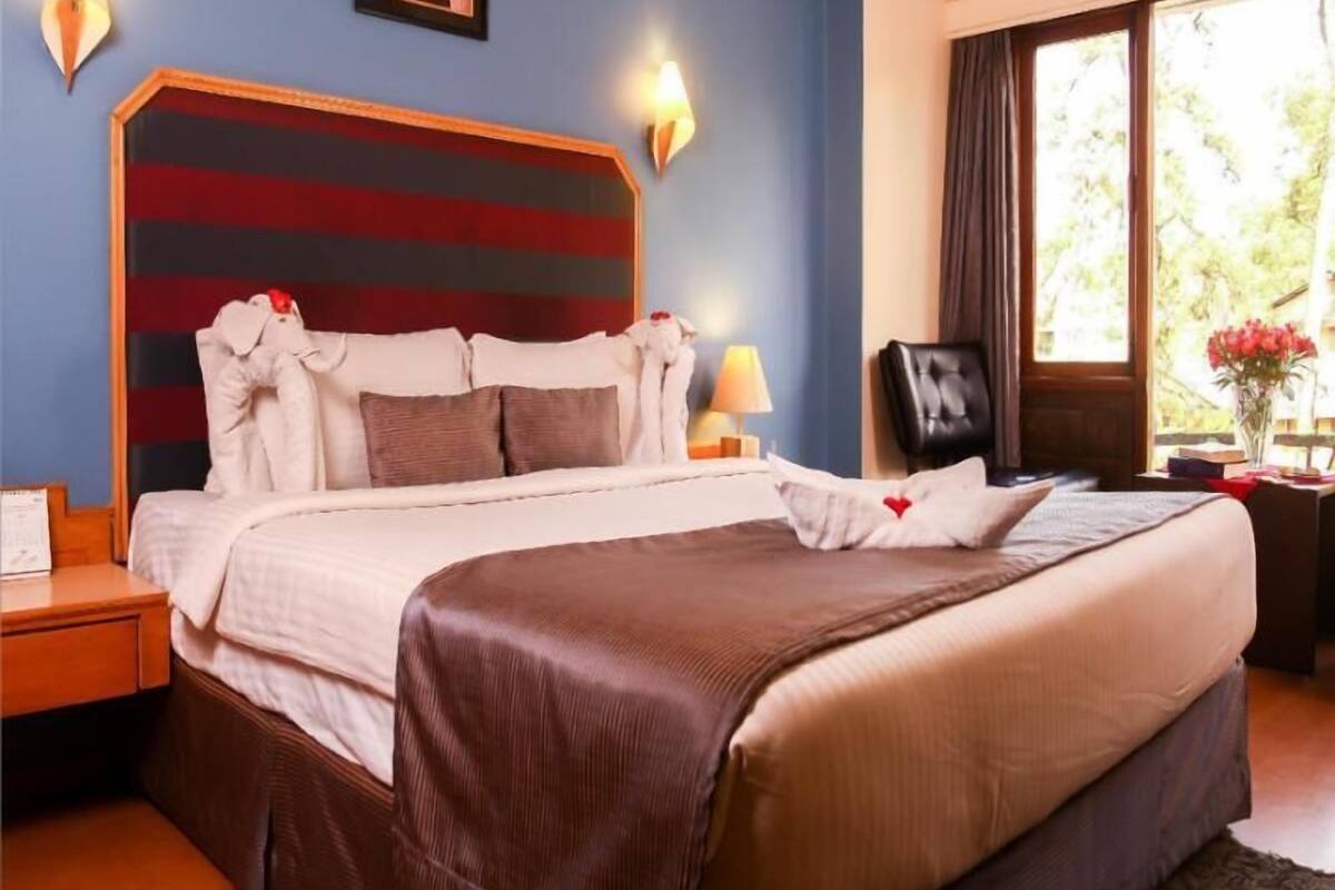 Minibar, cofre no quarto, secretária, quartos insonorizados