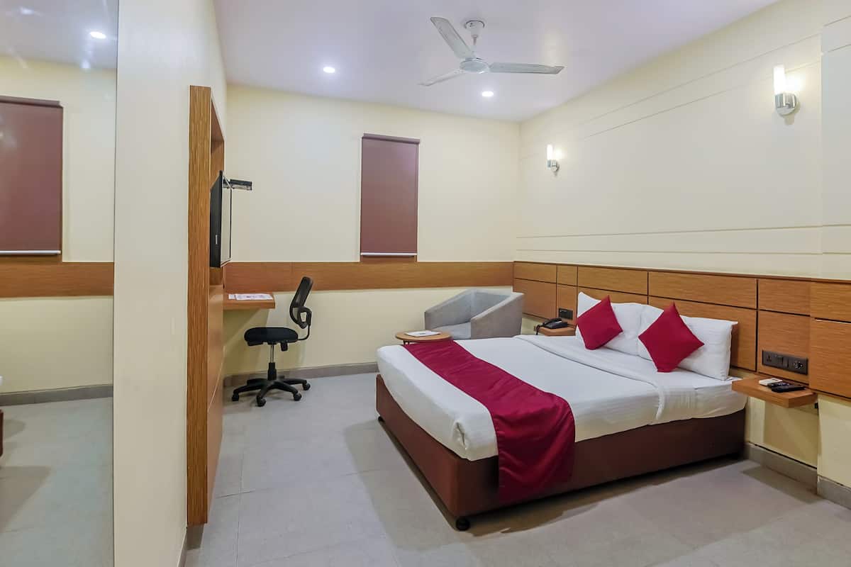 Quarto Comfort | Cofre no quarto, secretária, Wi-fi grátis, roupa de cama fornecida