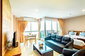 1 Bedroom Apartment | Área de estar | TV LCD