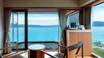 Quarto Deluxe (Spa-Resort Bldg, JP-Western, buffet) | Vista para o lago