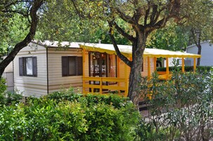 Casa Móvel Básica, 2 quartos, não fumadores, lanai (alpendre havaiano) | 2 quartos, com mobília individualizada, cortinas/cortinados opacos 