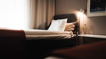 Quarto duplo standard | Escrivaninha, cortinas blackout, Wi-Fi de cortesia, roupa de cama