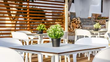 Bar à beira da piscina