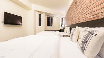 Quarto Triplo Empresarial | Roupa de alta qualidade, secretária, quartos insonorizados