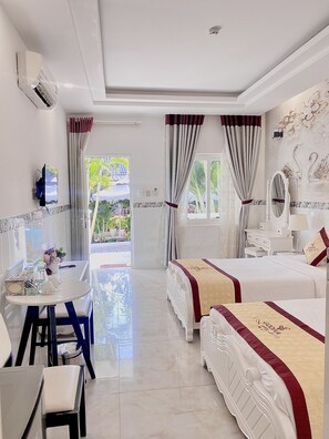 Quarto duplo luxo | Frigobar, cofres nos quartos, escrivaninha, cortinas blackout