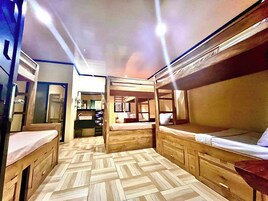 3 Lodge Rooms | Cofre no quarto, secretária