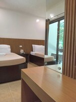 Quarto Twin Standard | Cofre no quarto, secretária 