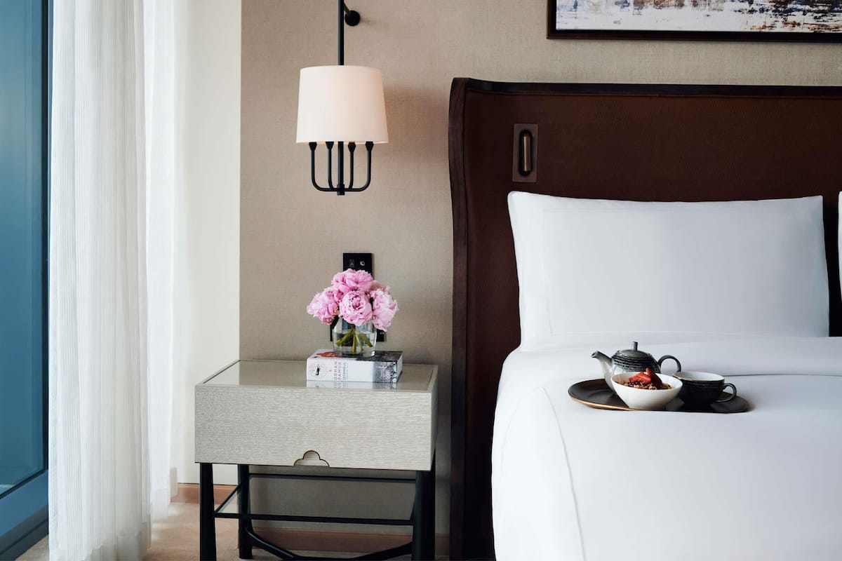 Signature Suite, 1 Double Bed, Terrace, Club Lounge Access (Fairmont) | Roupas de cama premium, camas com colchões pillow-top, frigobar