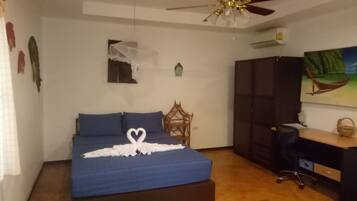 Quarto | 1 quarto, minibar, secretária adequada para computadores portáteis