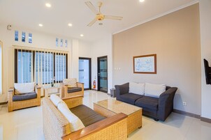 Área de estar no saguão