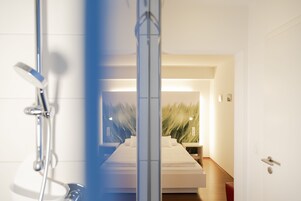 Quarto Duplo | Casa de banho | Um polibã, um secador de cabelo, toalhas fornecidas 