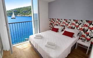 Apartamento premium, 2 quartos, terraço, vista para o mar | 2 quartos, roupas de cama antialérgicas, cofres nos quartos